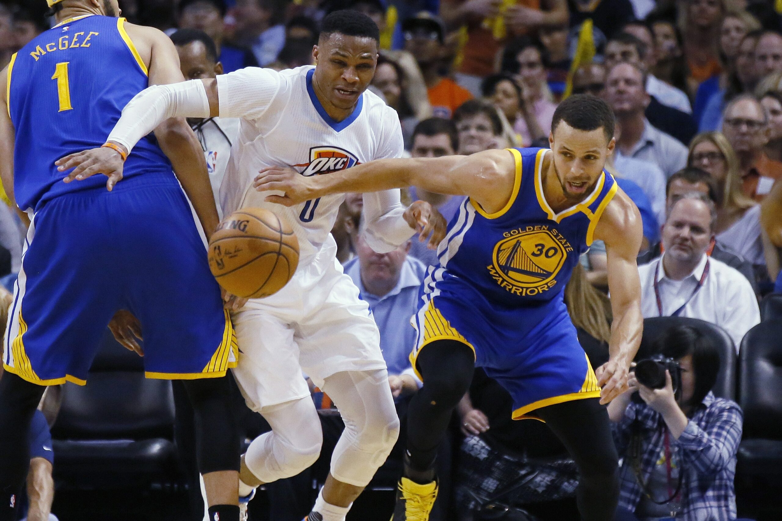 Steph Curry Got In a Fight, Dunked, and Hit an Eff-You 3-Pointer - The ...