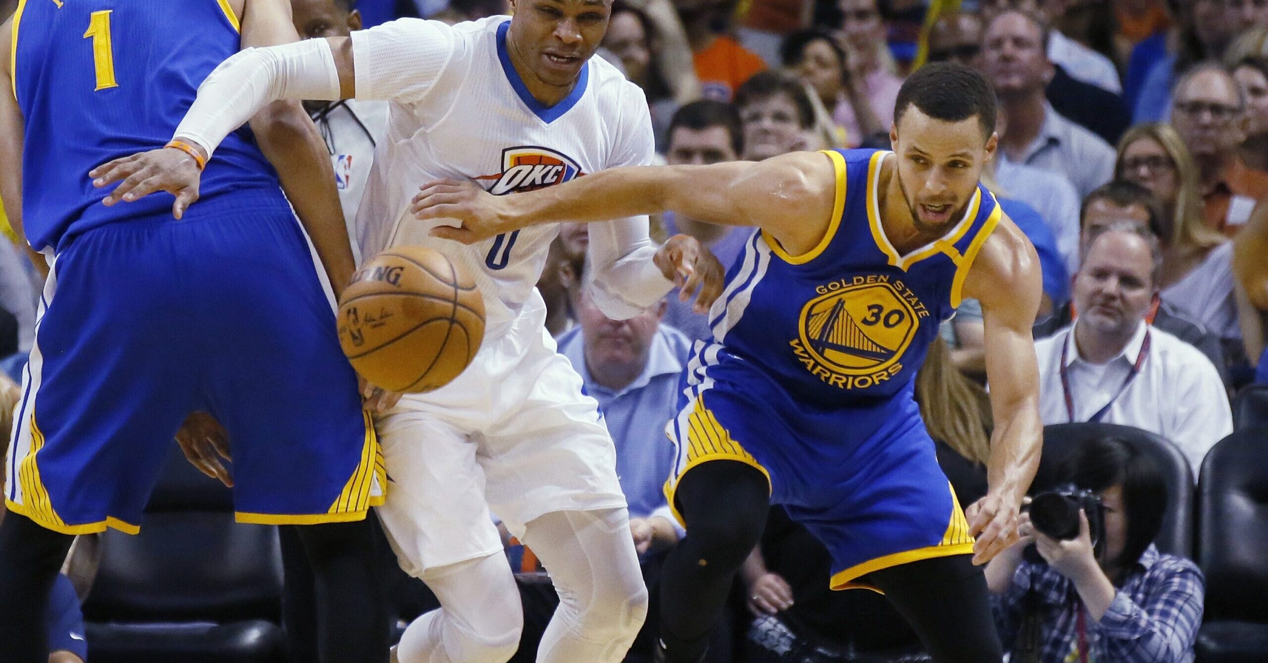 Steph Curry Got In a Fight, Dunked, and Hit an Eff-You 3-Pointer - The ...