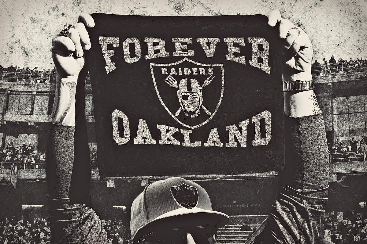 The Raiders’ Final Game in Oakland Is Engulfed in a Black Hole of Boos ...