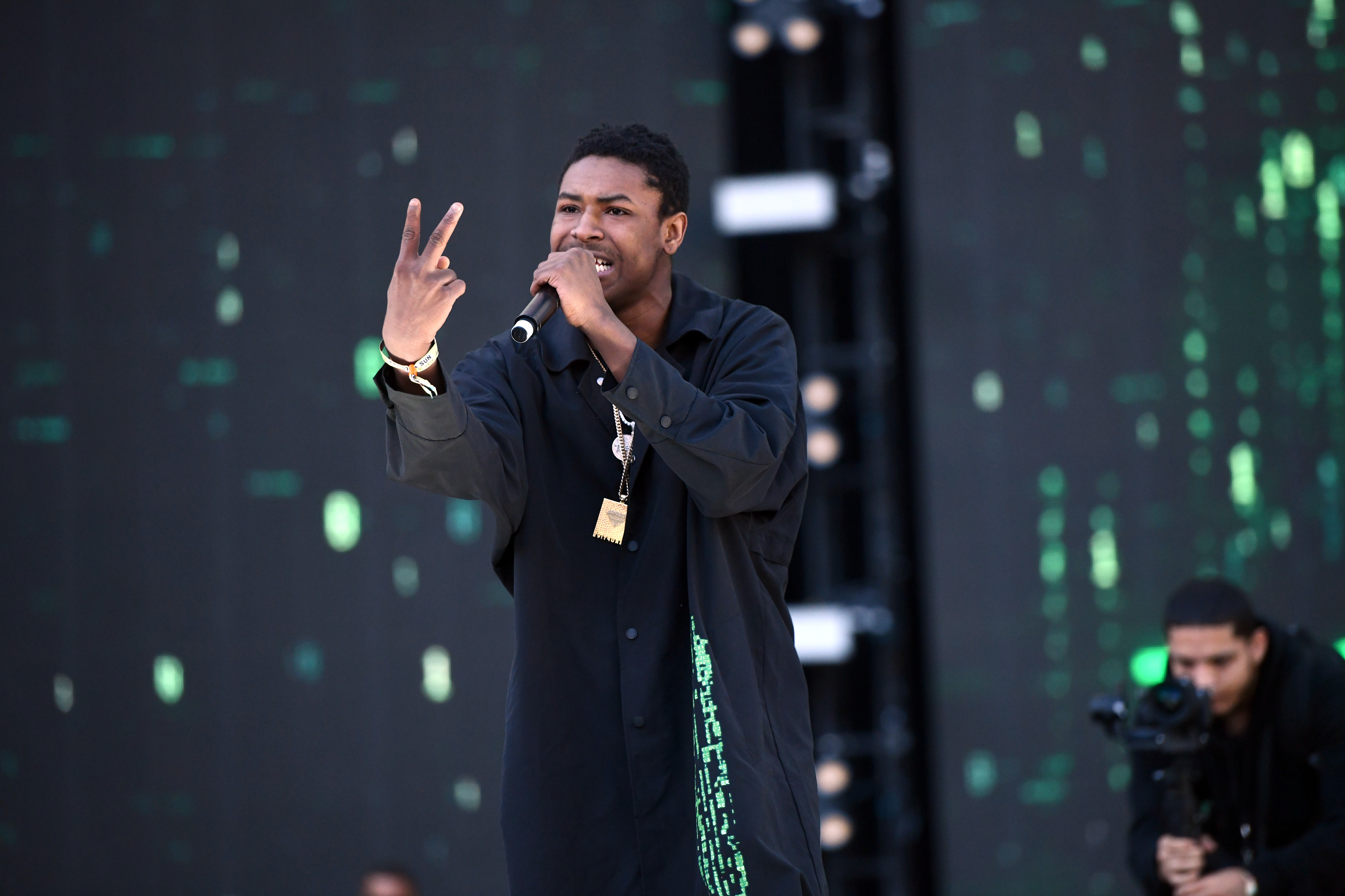 Is Teejayx6 Really a Scammer? Plus: Young Thug’s Ski Challenge Fail ...