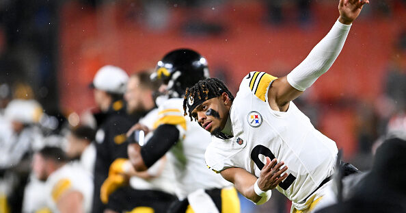 Jets Sign Fields, a Bridges Buzzer-Beater, and Yankees Optimism With ...
